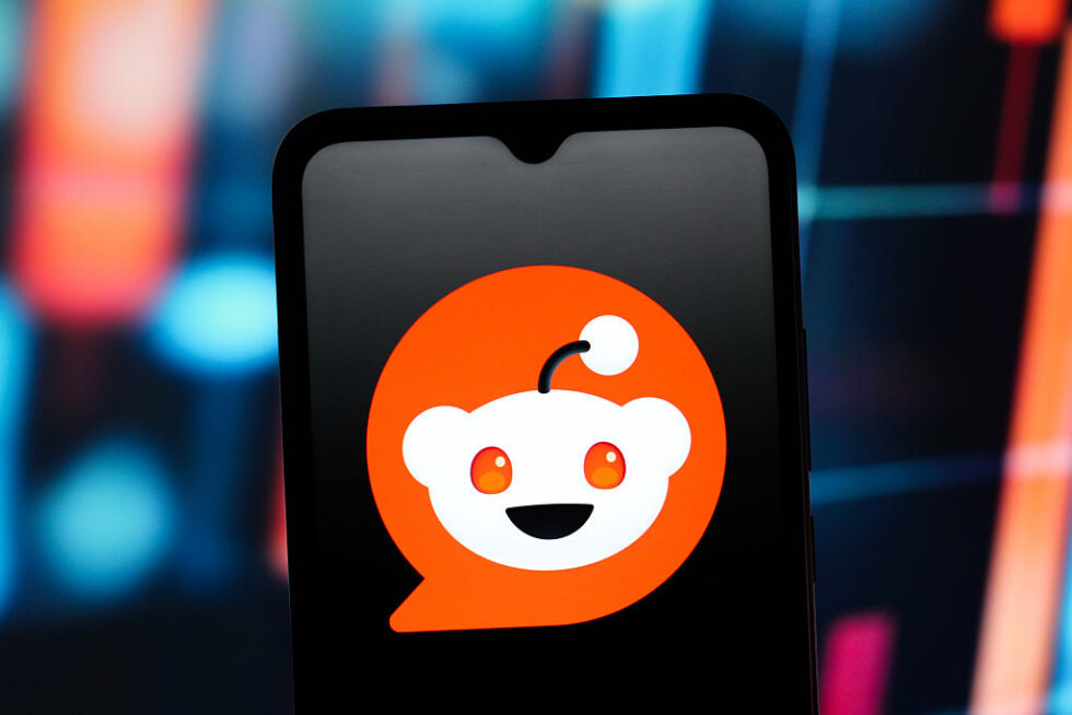Lawsuit: Reddit caught Perplexity “red-handed” stealing data from ...