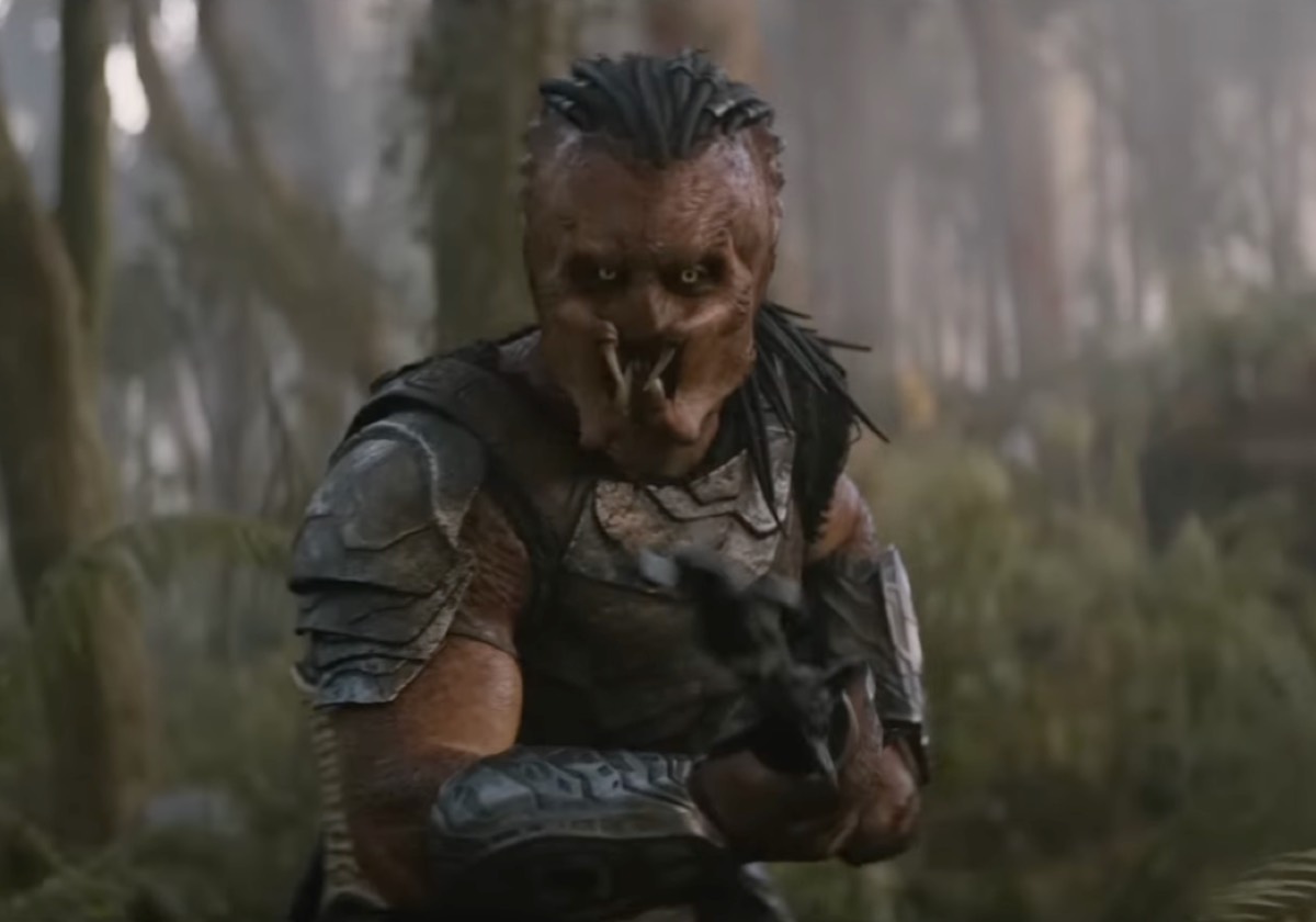 An outcast faces a deadly alien world in Predator: Badlands trailer ...