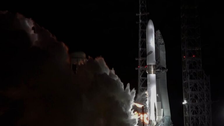 New Glenn rocket has clear path to launch after test-firing at Cape ...