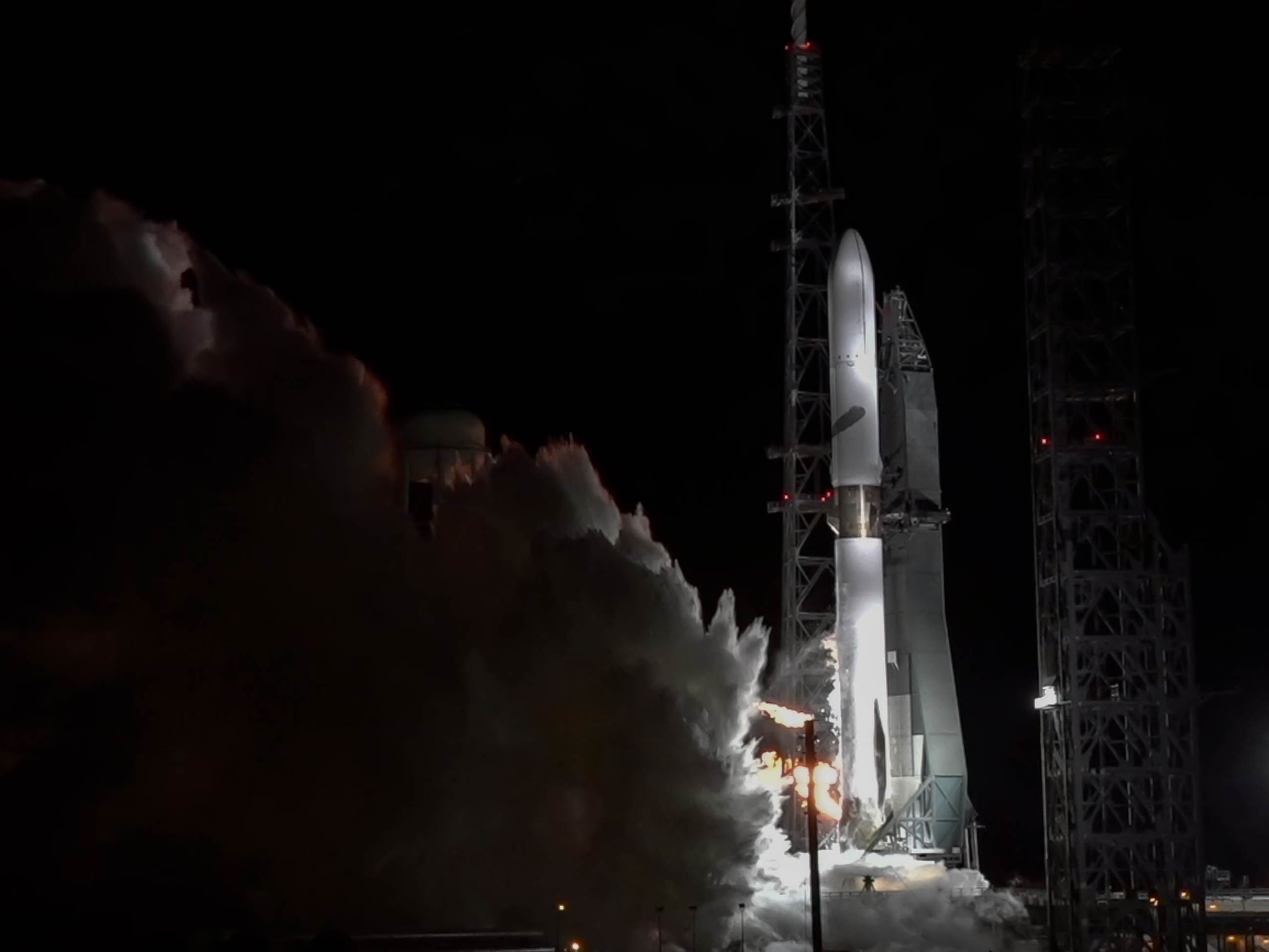 New Glenn rocket has clear path to launch after test-firing at Cape ...