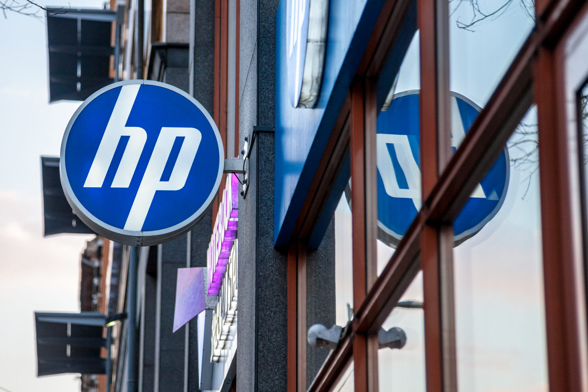 HP plans to save millions by laying off thousands, ramping up AI use ...