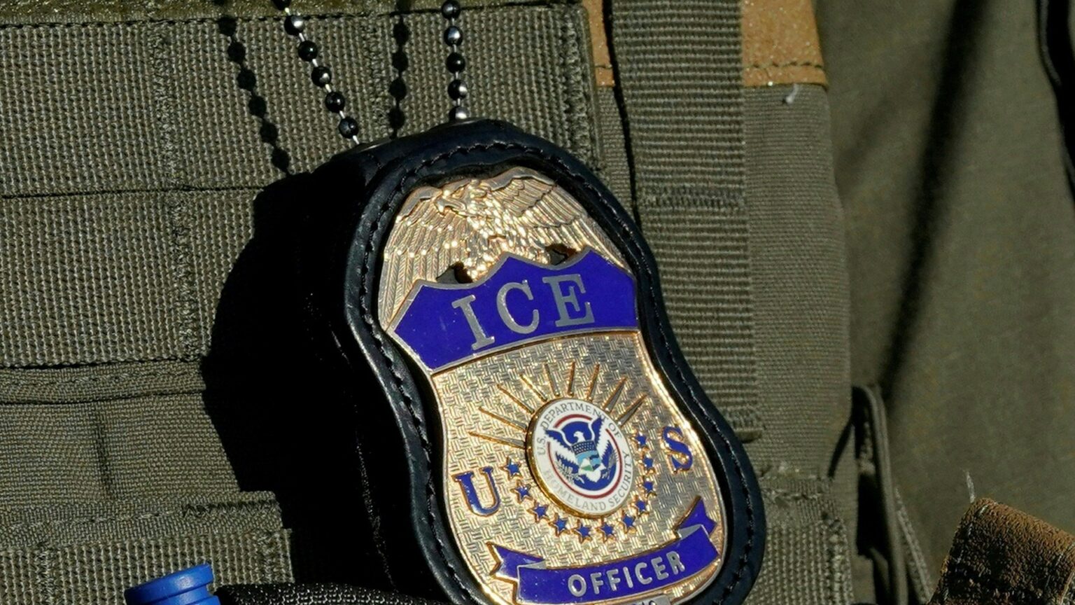 US gives local police a face-scanning app similar to one used by ICE ...