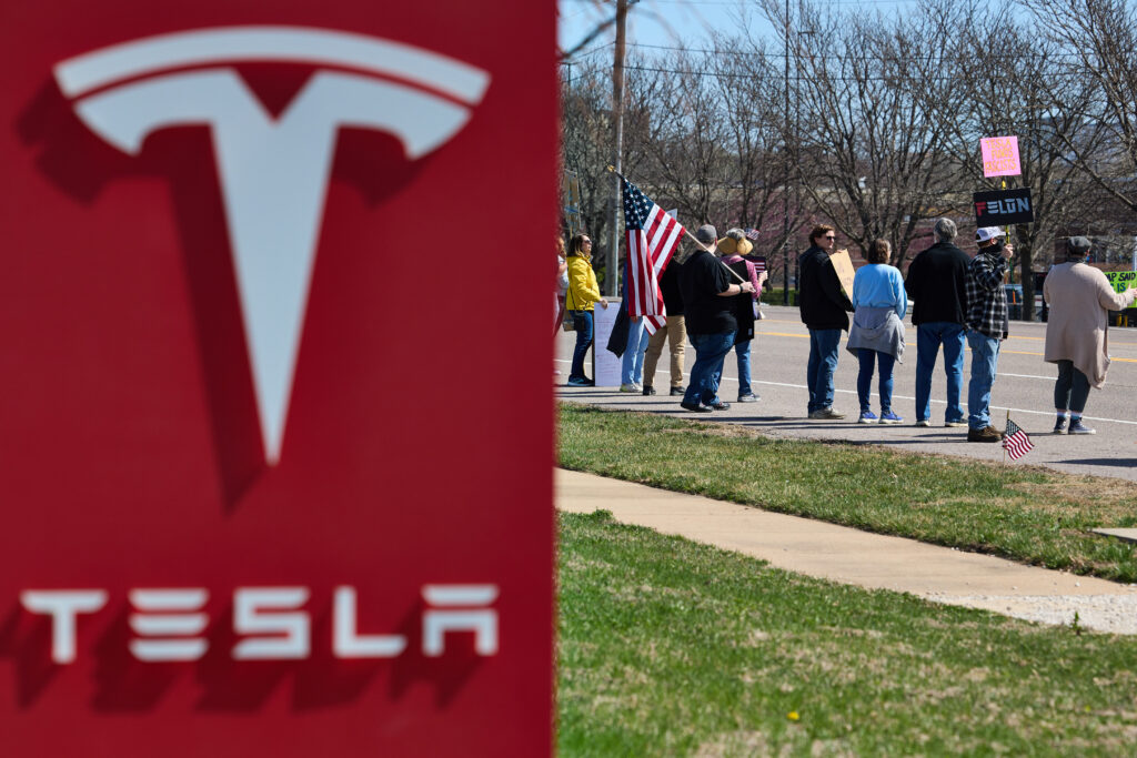 Tesla: 2024 was bad, 2025 was worse as profit falls 46 percent - Ars ...