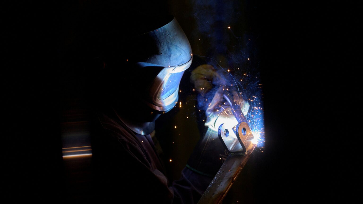 Healthy 18-year-old welder nearly died of anthrax—the 9th such puzzling ...