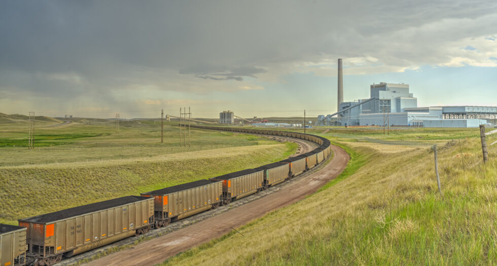 Trump orders the military to make agreements with coal power plants ...