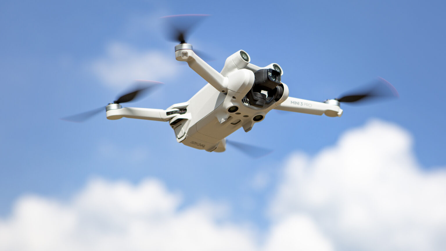 DJI sues the FCC for “carelessly” restricting its drones - Ars Technica