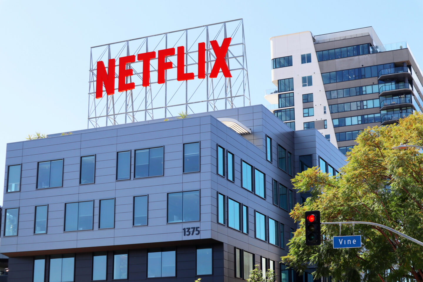 Netflix cedes Warner Bros. Discovery to Paramount: “No longer ...