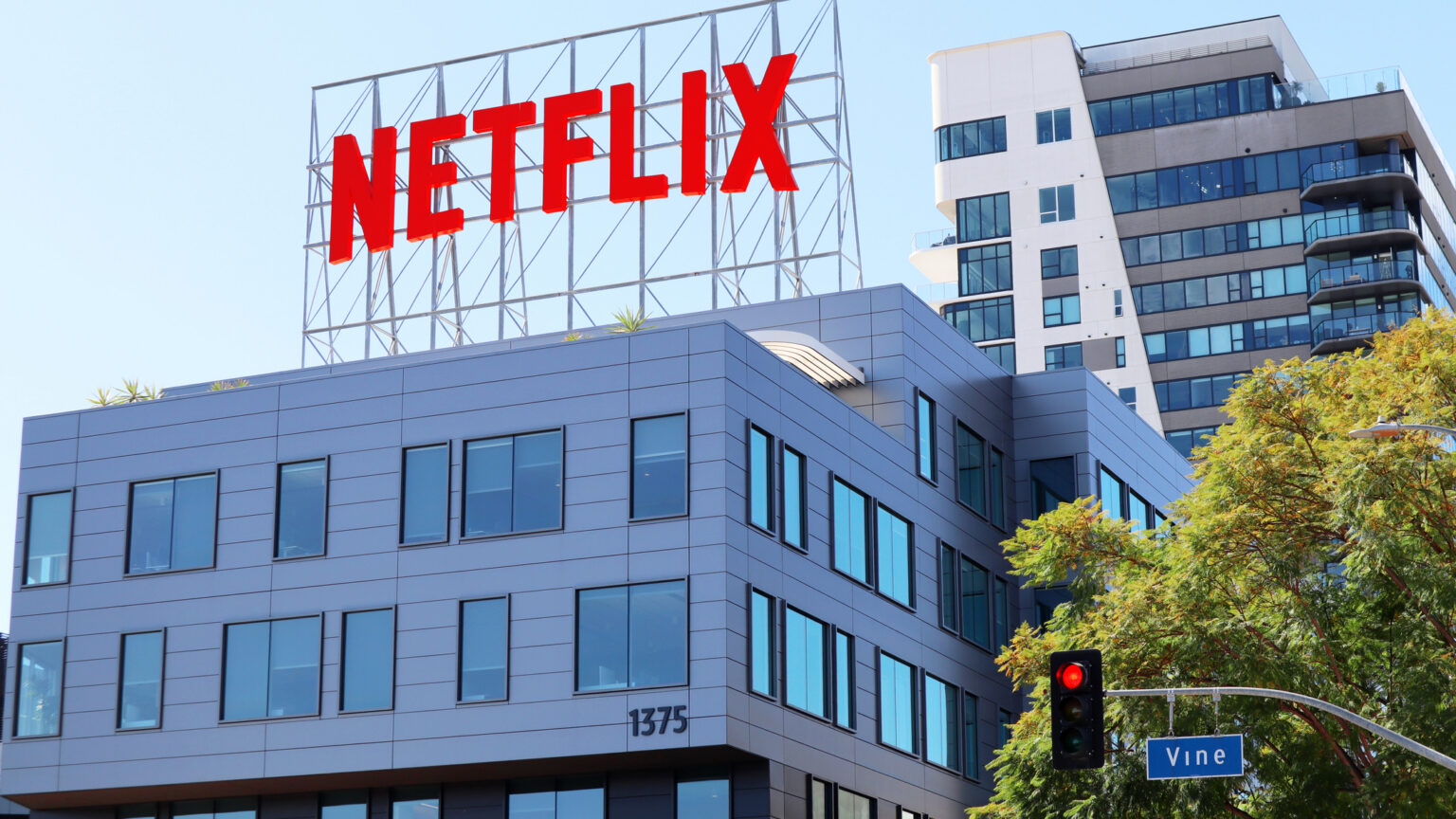 Netflix cedes Warner Bros. Discovery to Paramount: “No longer ...
