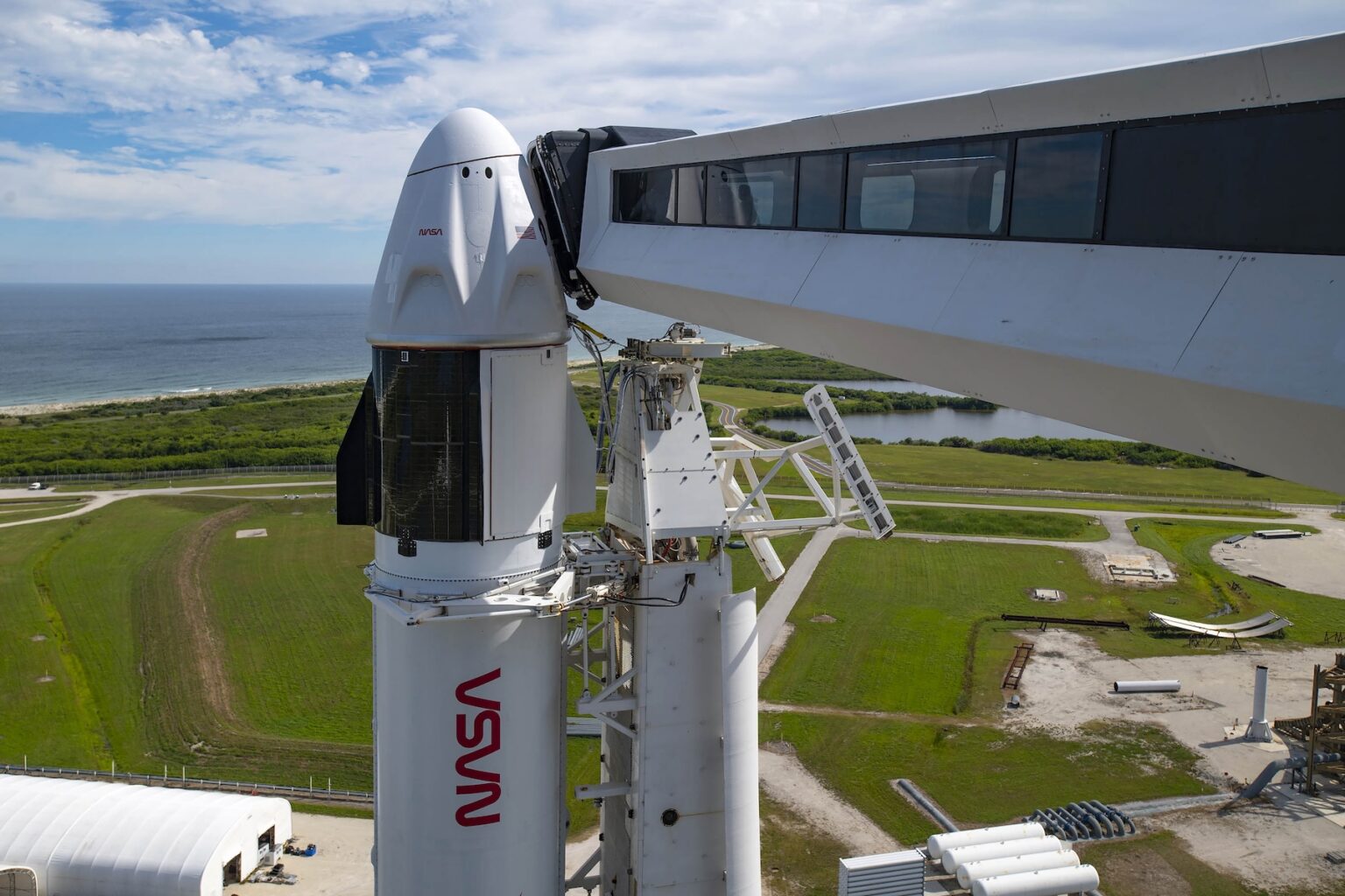 SpaceX takes down Dragon crew arm, giving Starship a leg up in Florida ...