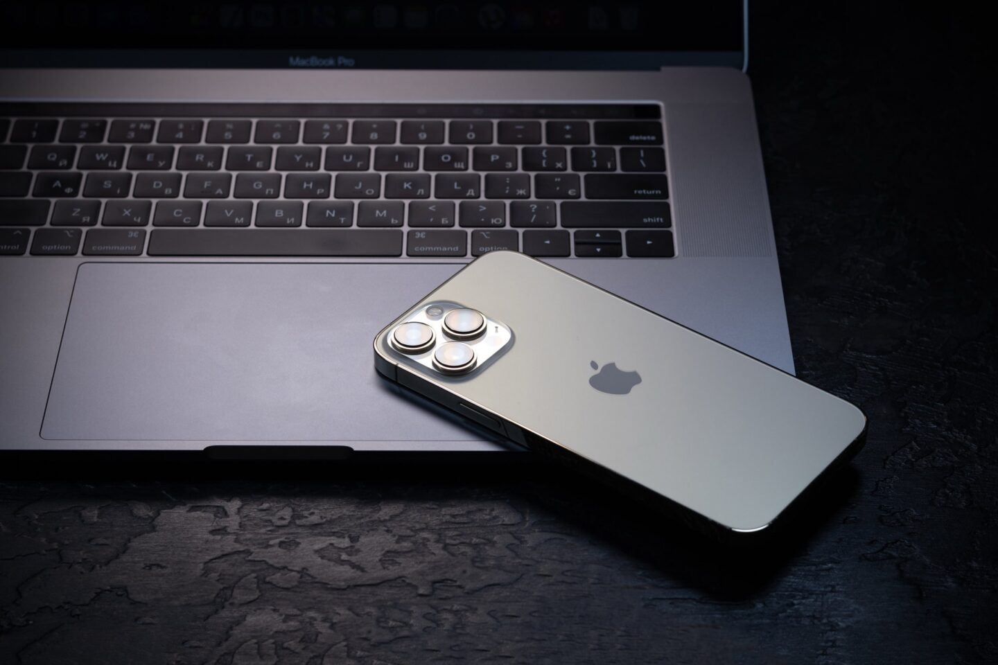 FBI stymied by Apple's Lockdown Mode after seizing journalist's iPhone ...