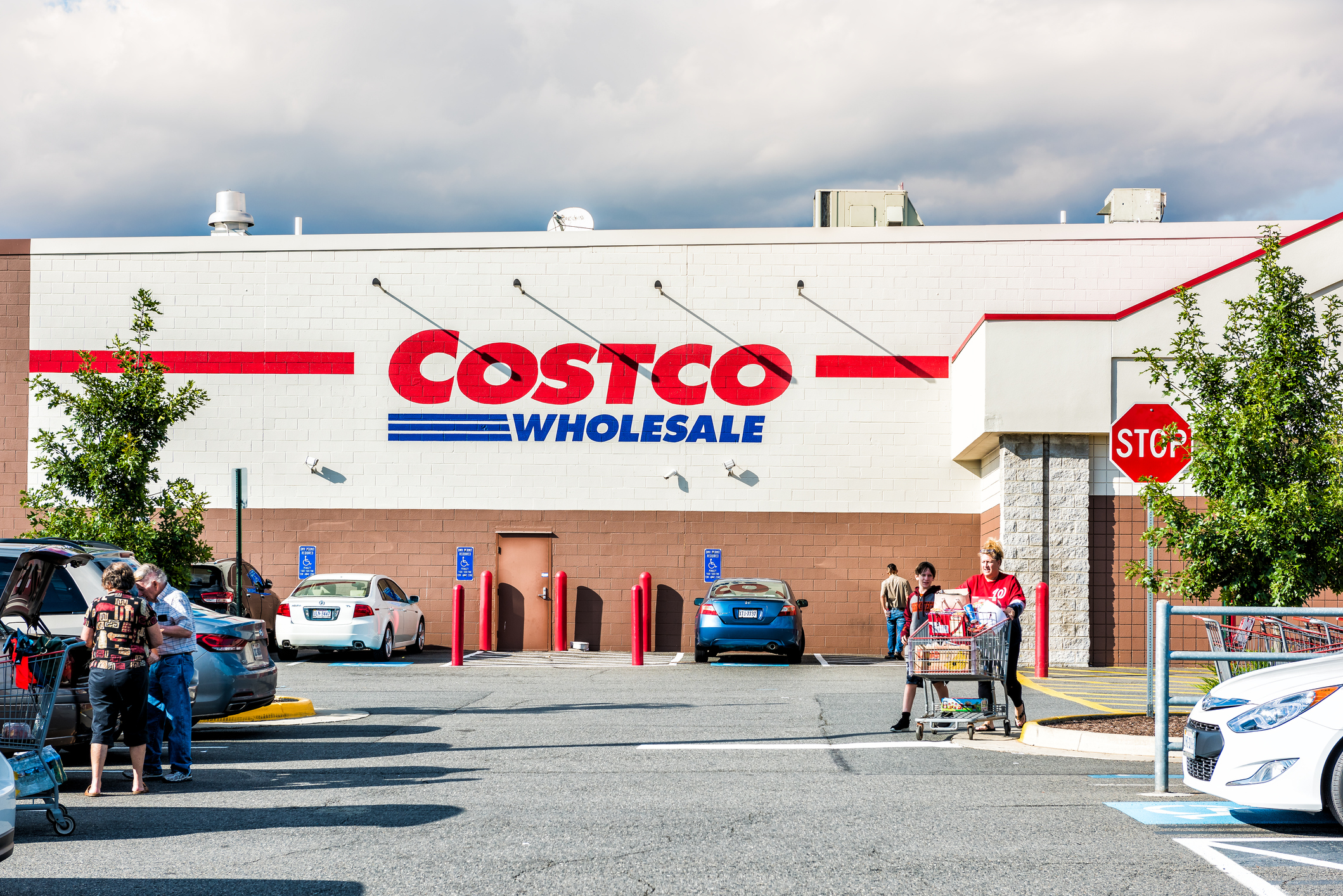 Costco sued for seeking refunds on tariffs customers paid - Ars Technica