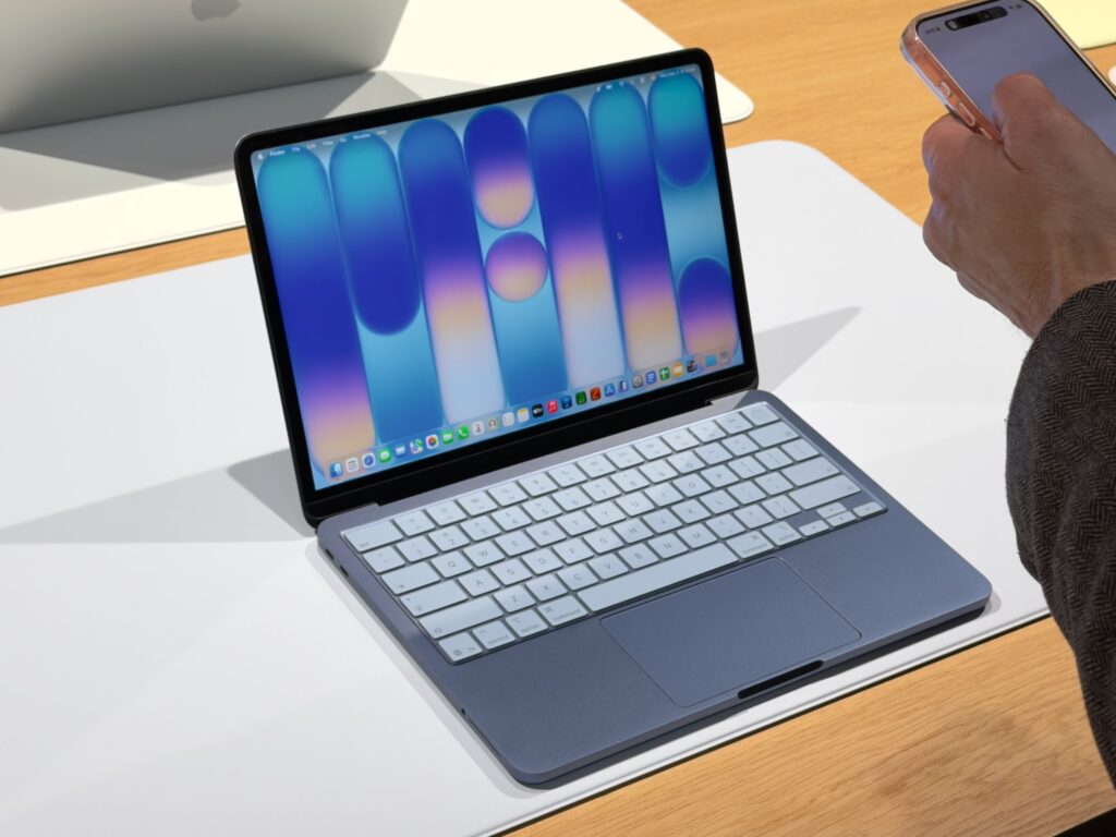 MacBook Neo hands-on: Apple build quality at a substantially lower ...