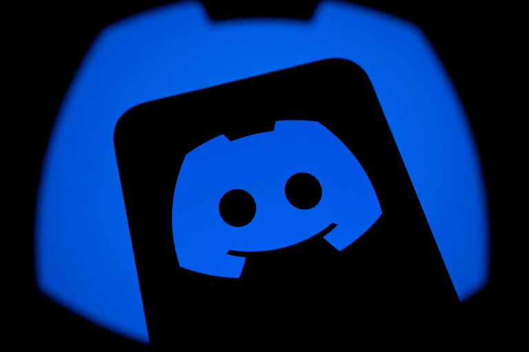 Dad stuck in support nightmare after teen lied about age on Discord ...