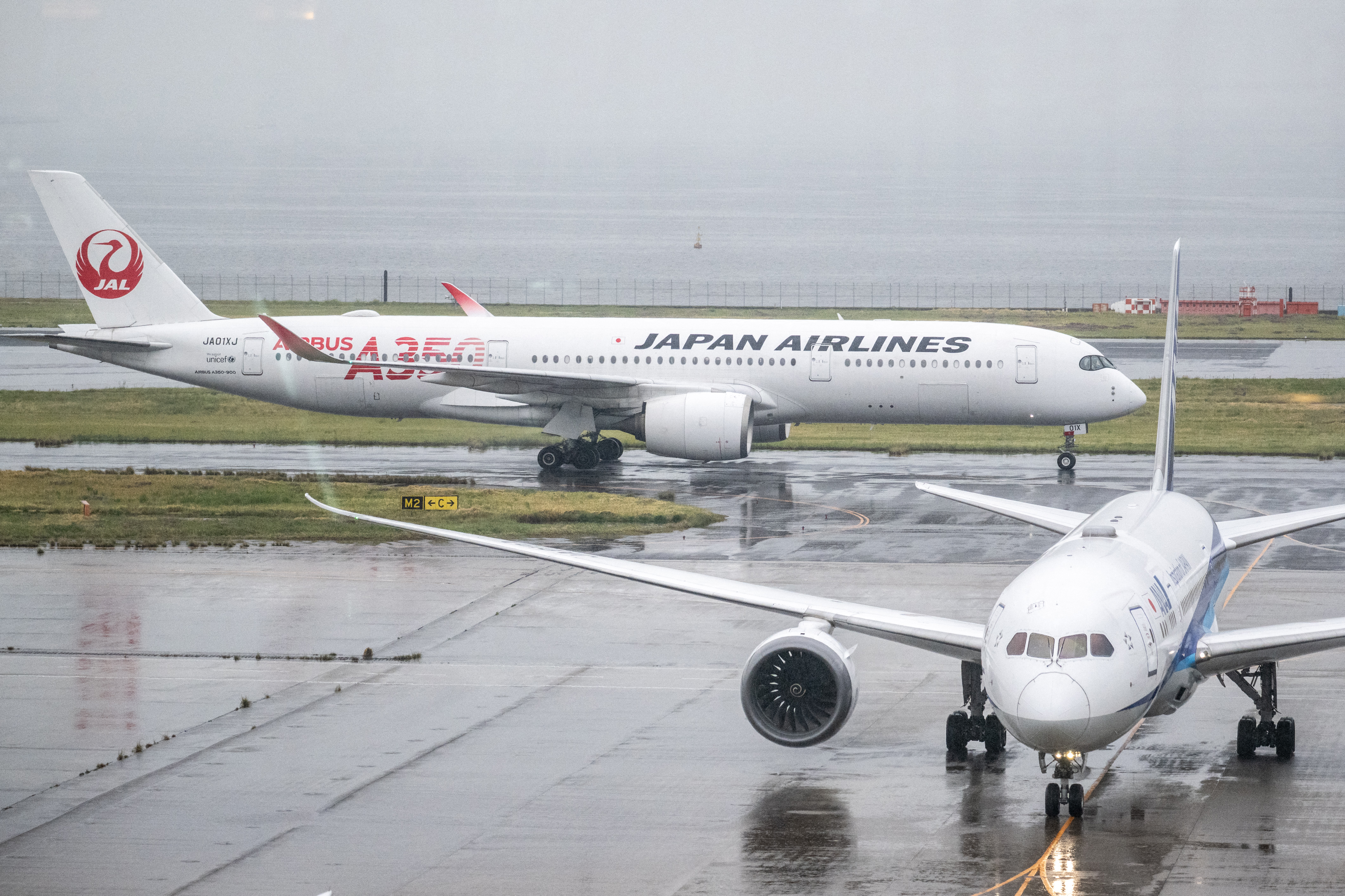 Humanoid robots start sorting luggage in Tokyo airport test amid labor ...