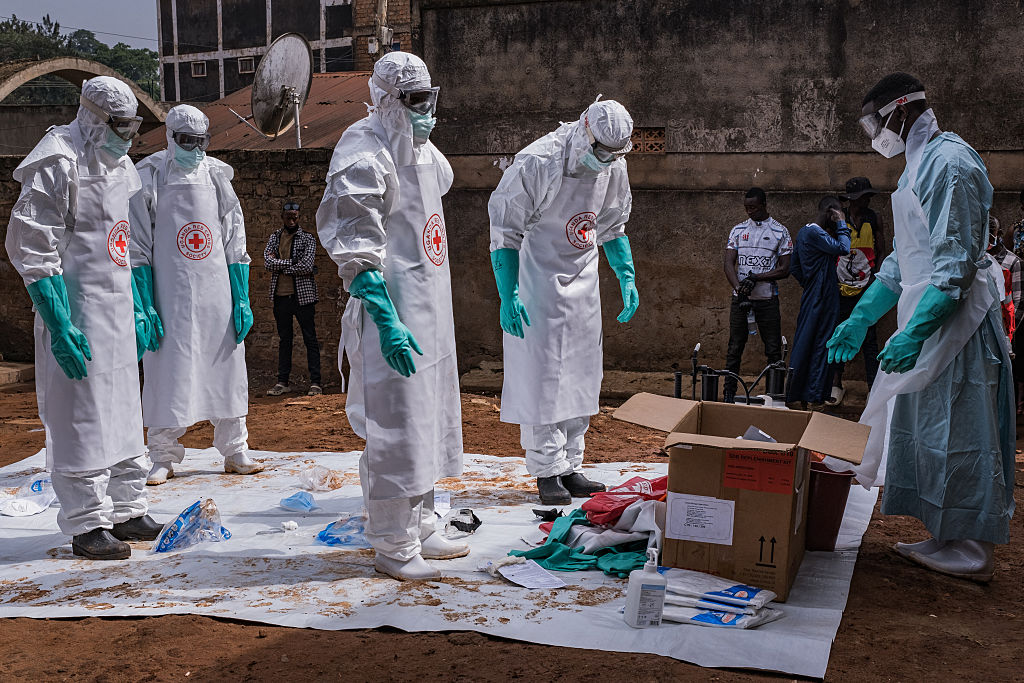 Trump admin to block Ebola-exposed Americans from US, move them to ...