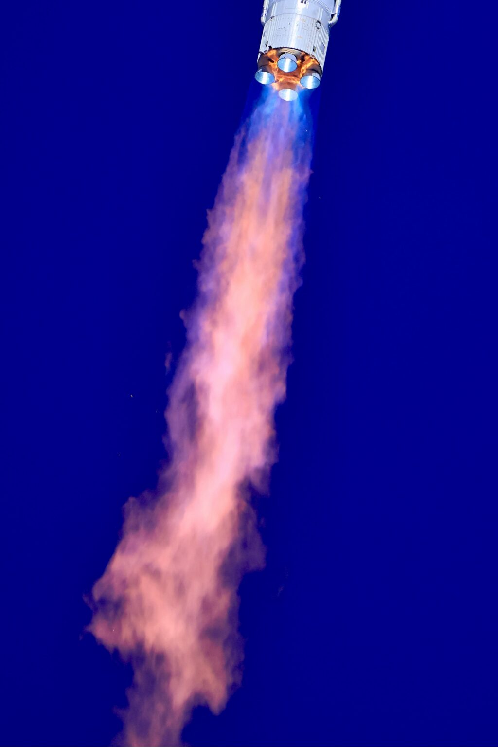 A Chinese rocket breaks apart dangerously close to the Starlink ...