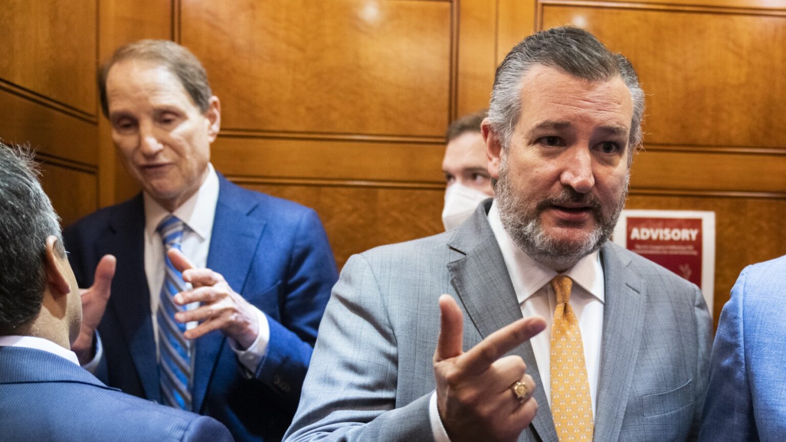 Ted Cruz and Ron Wyden try to fight censorship with bipartisan JAWBONE ...