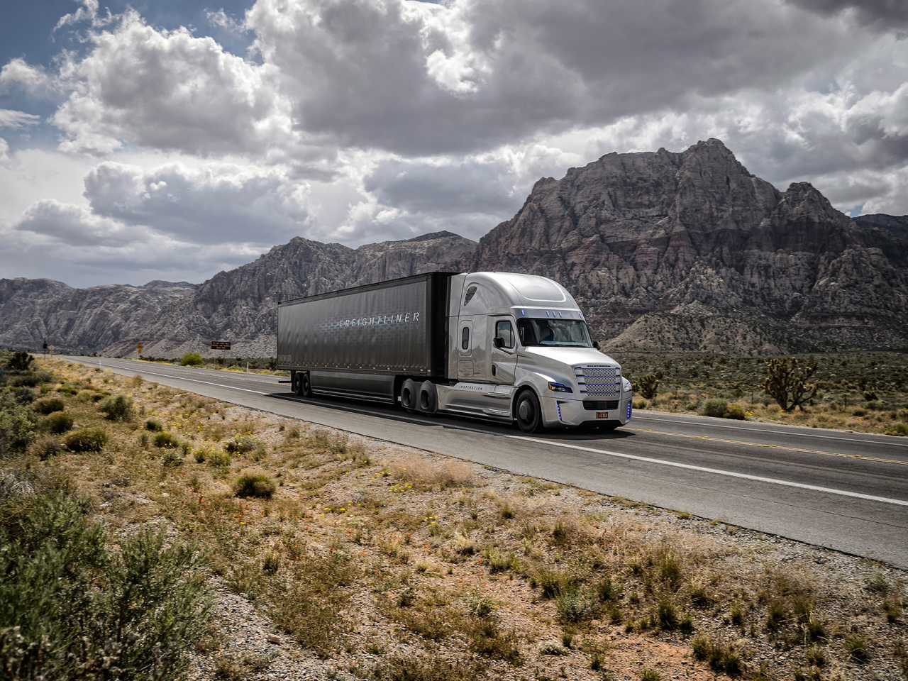 Freightliner unveils the first road-legal self-driving truck - Ars Technica