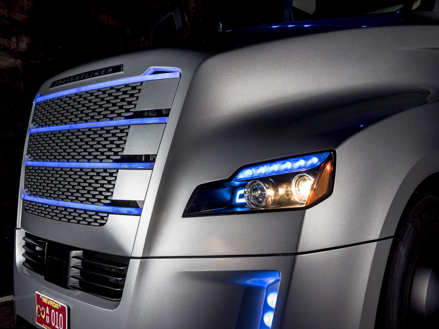 Freightliner unveils the first road-legal self-driving truck - Ars Technica