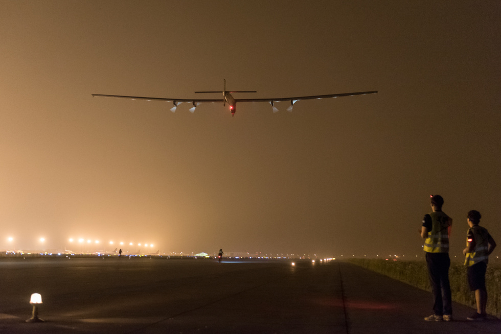 Solar Impulse 2 begins world’s longest flight: Six days, five nights ...