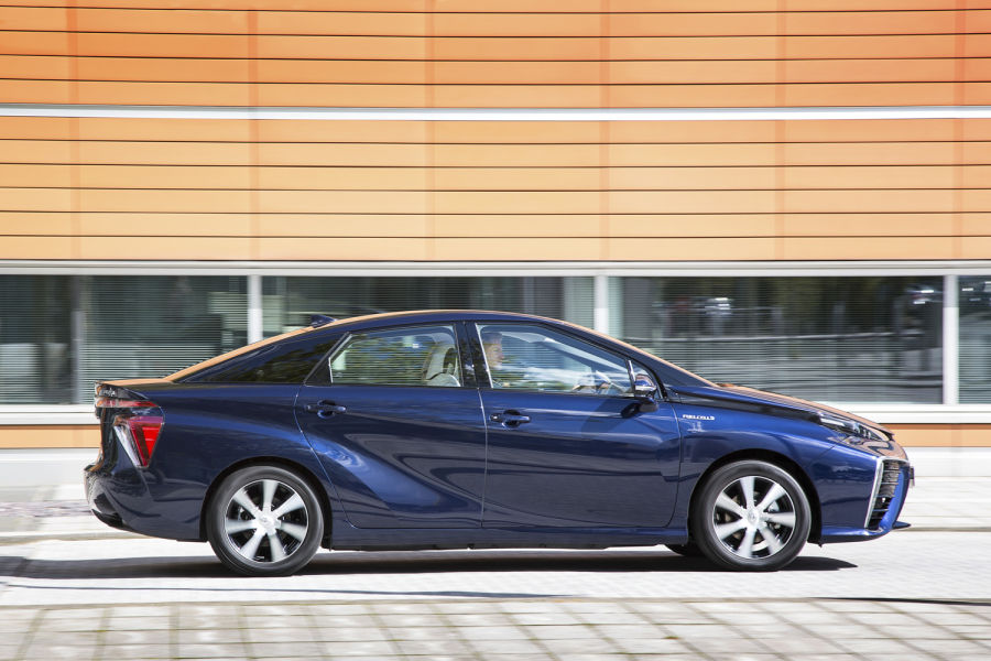 Toyota Mirai review: A futuristic, super-smooth hydrogen fuel cell car ...