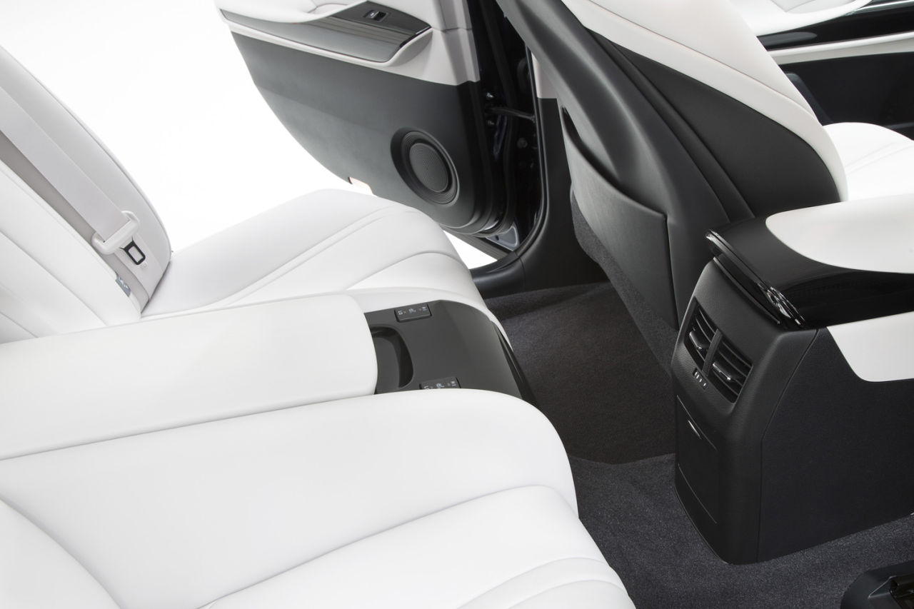 Toyota Mirai review: A futuristic, super-smooth hydrogen fuel cell car ...
