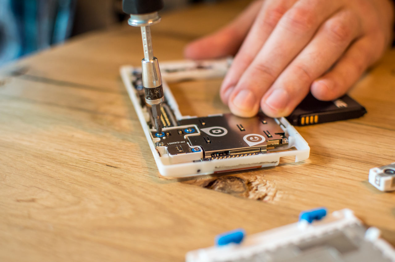 Fairphone 2 hands-on: Modular phones are finally here - Ars Technica