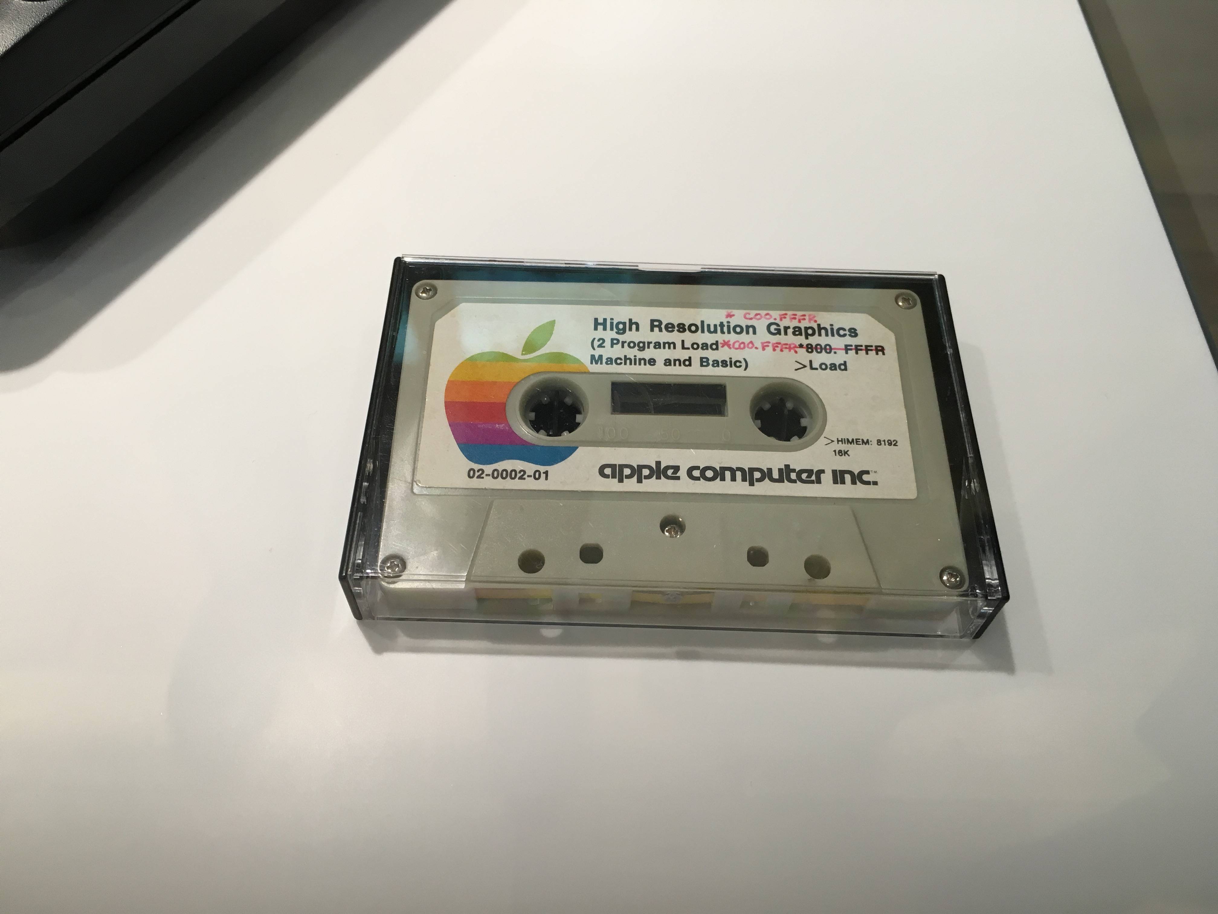 Mysterious collector opens world’s largest private Apple exhibition in ...