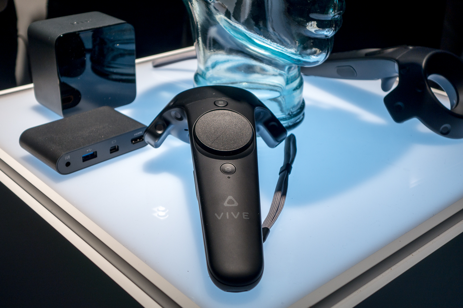 HTC Vive unveiled: This is what the final consumer version looks like ...