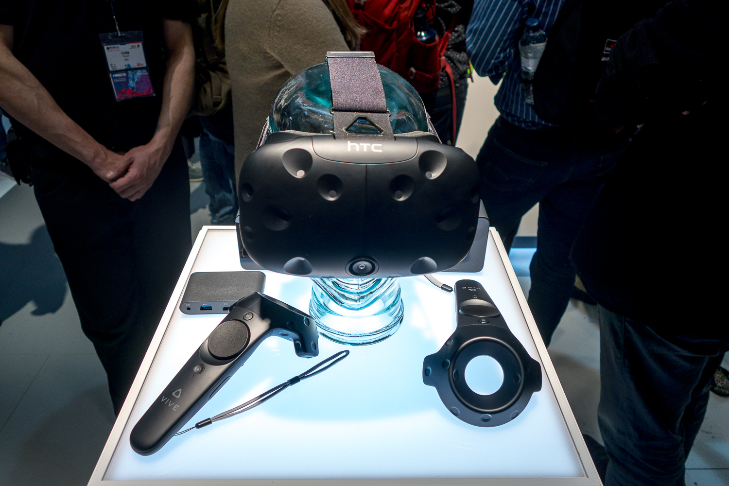 HTC Vive unveiled: This is what the final consumer version looks like ...