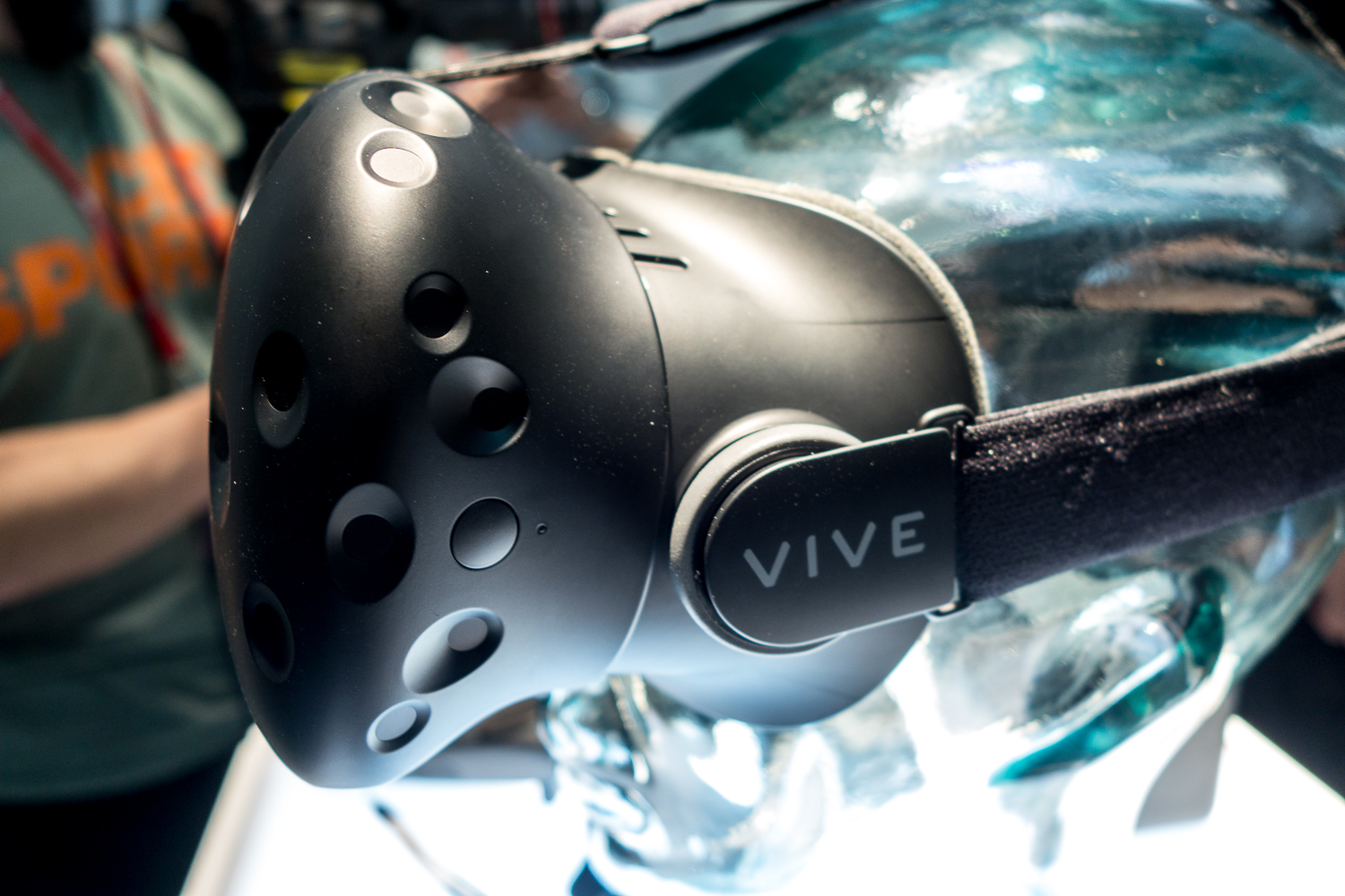 HTC Vive unveiled: This is what the final consumer version looks like ...