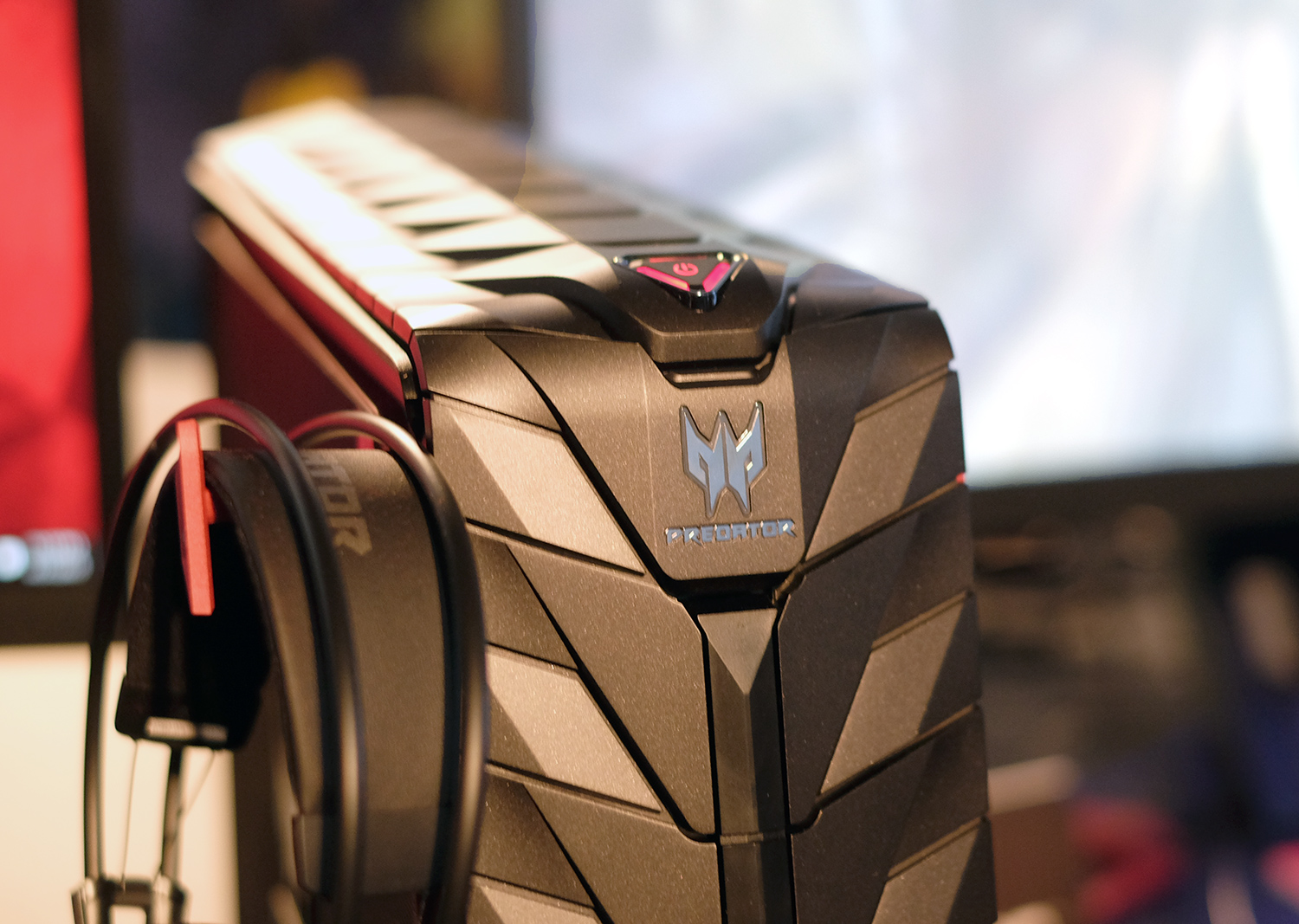 Acer Predator G1 crams an Nvidia Titan X into a briefcase-size PC - Ars ...