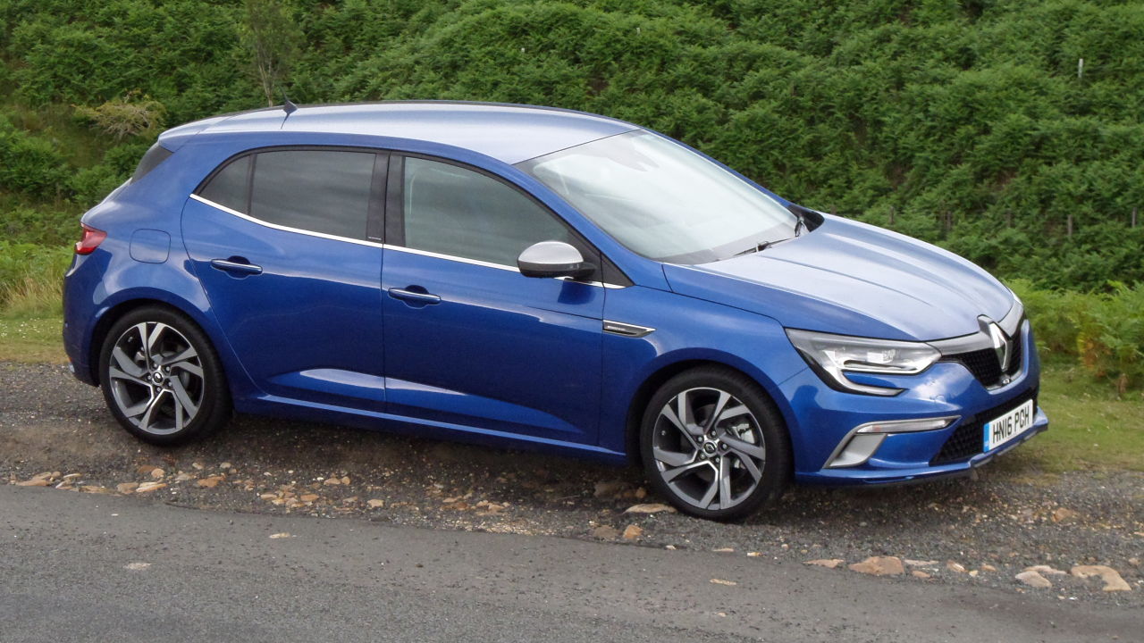 2016 Renault Mégane GT review: Clever tech, four-wheel steering, va-va ...