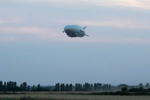 Airlander 10, world’s largest aircraft, takes to the skies - Ars Technica
