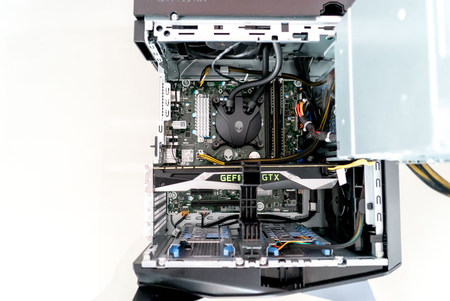 Review: Alienware Aurora proves not all prebuilt gaming PCs are awful ...