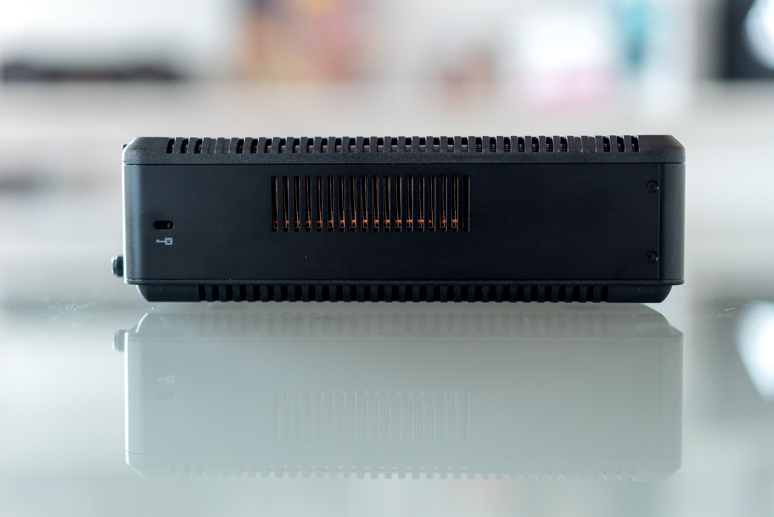 Zotac Zbox EN1060 review: Better than console gaming in a tiny package ...
