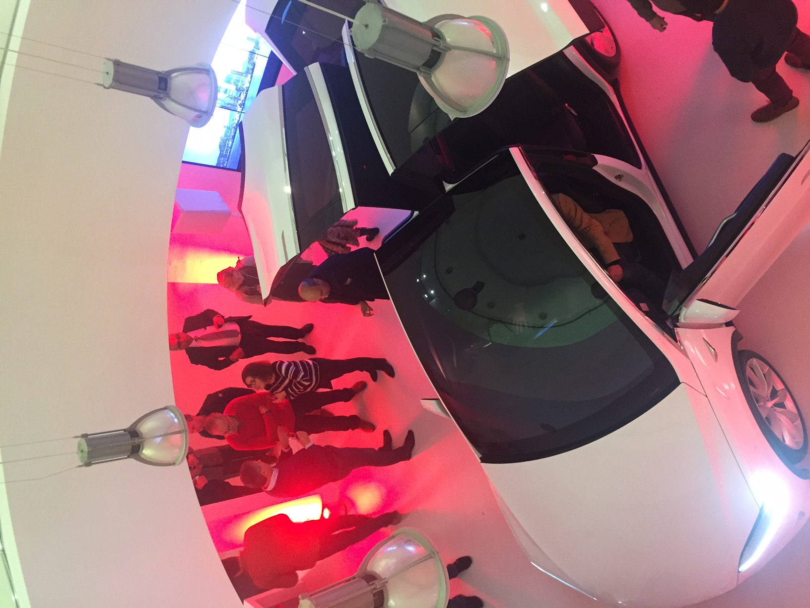 Tesla Powerwall 2 goes on sale at new largest-in-Europe store in west ...