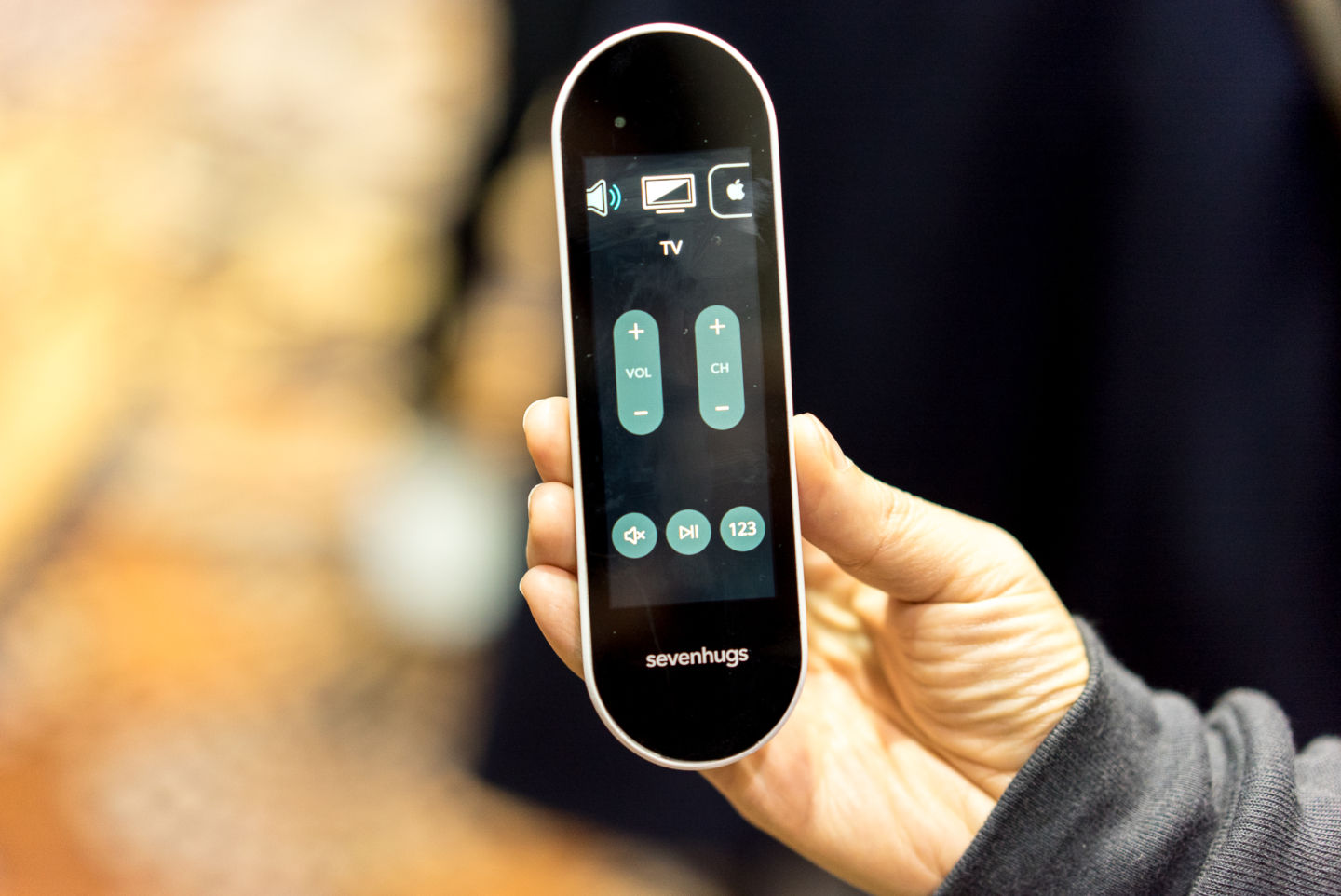 Sevenhugs Smart Remote controls any smart device you point it at - Ars ...