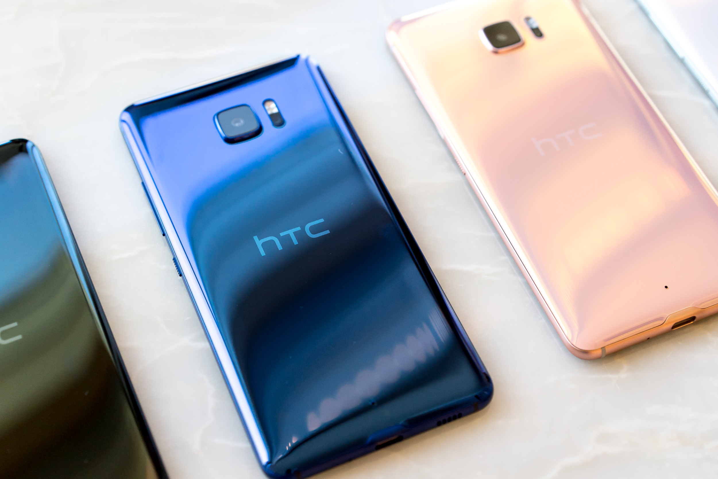 HTC shatters expectations with all-glass, AI-infused U Ultra and U Play ...
