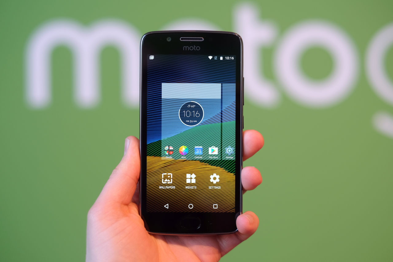 Moto G5 hands-on: A solid, metal-ish budget phone with removable ...