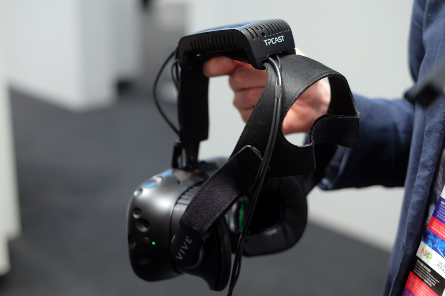 Wireless HTC Vive tested: One of VR’s problems solved, but two remain ...