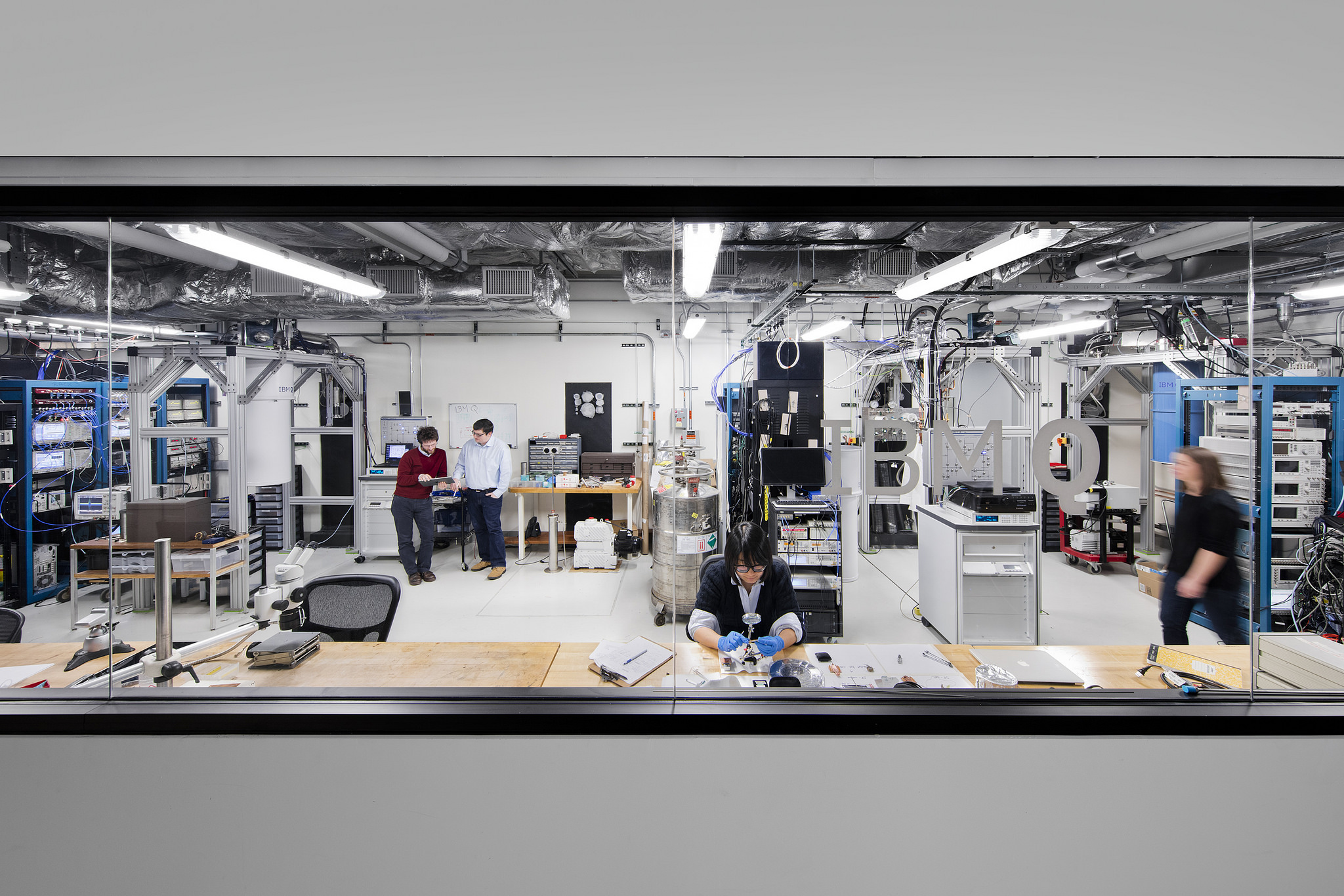 IBM will sell 50-qubit universal quantum computer “in the next few ...