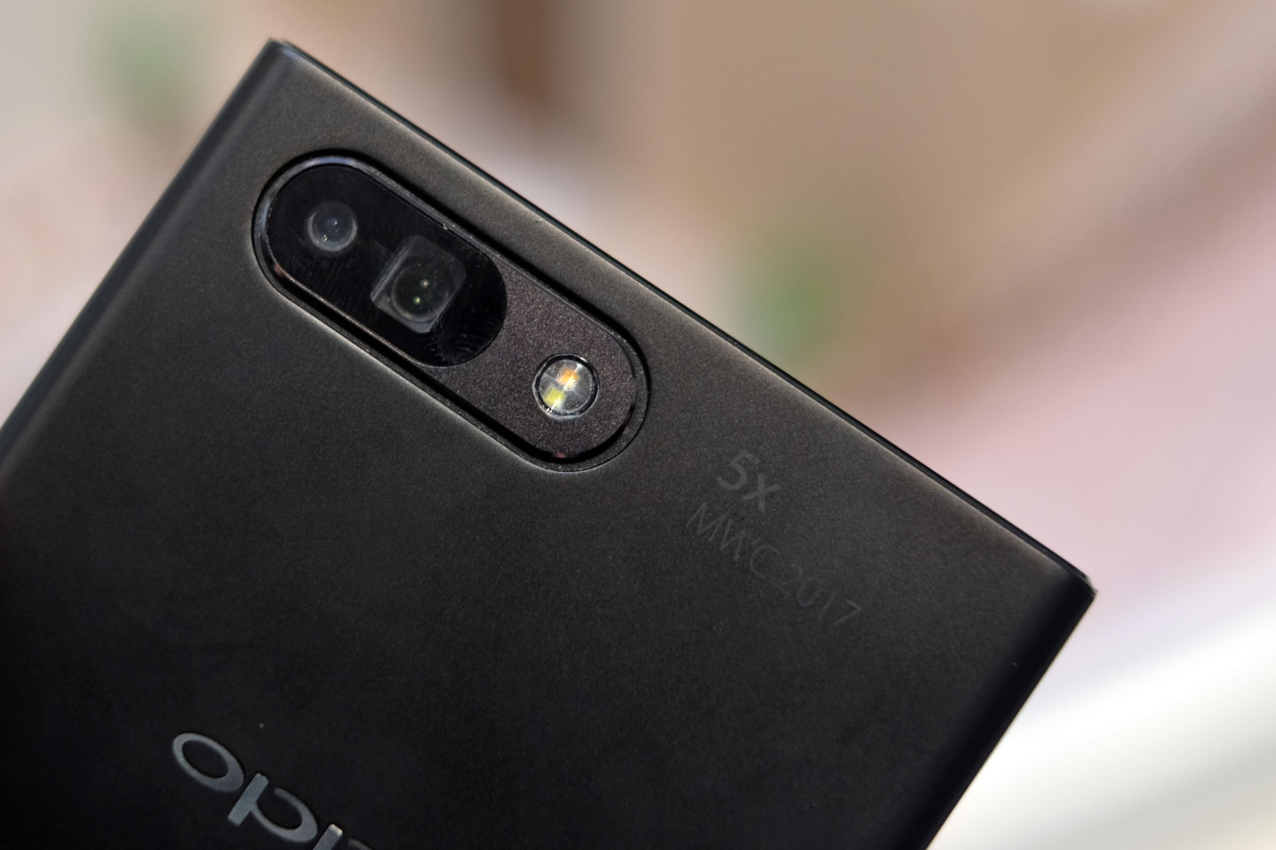 Oppo premieres 5x phone zoom tech to take on Apple’s iPhone 7 Plus ...