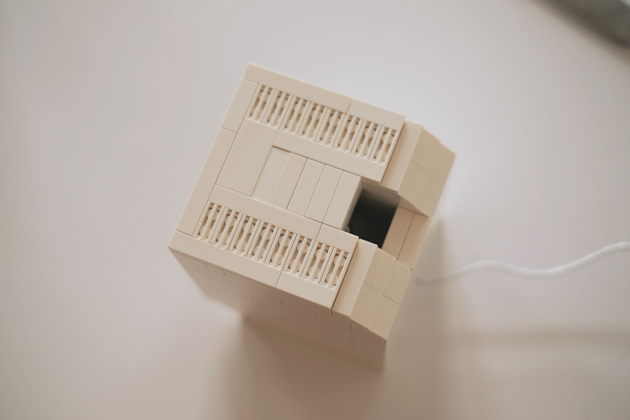 I built a mini LEGO Macintosh Classic with e‑ink display - Ars Technica