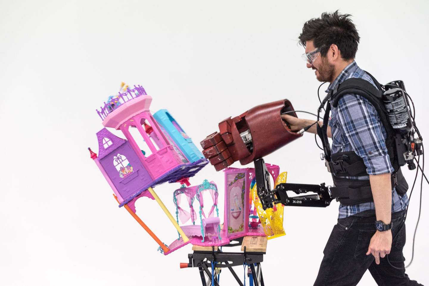 Sega built a real Warhammer 40K Power Fist, then let me smash things ...