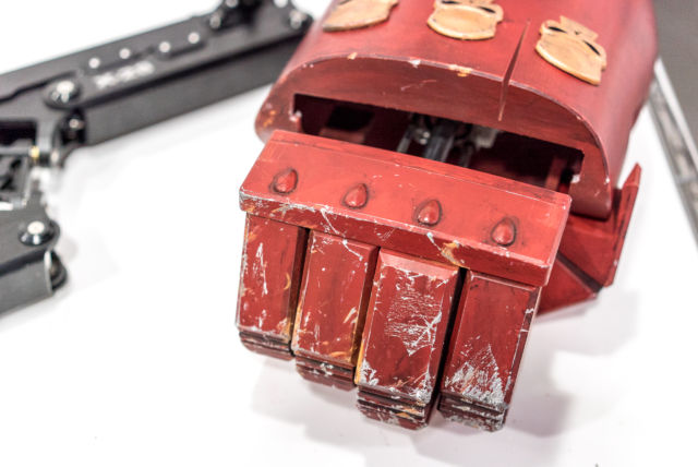 Sega built a real Warhammer 40K Power Fist, then let me smash things ...