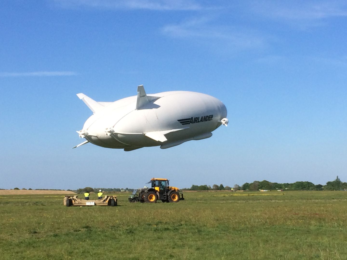 Airlander 10, world’s largest aircraft, takes to the skies - Ars Technica