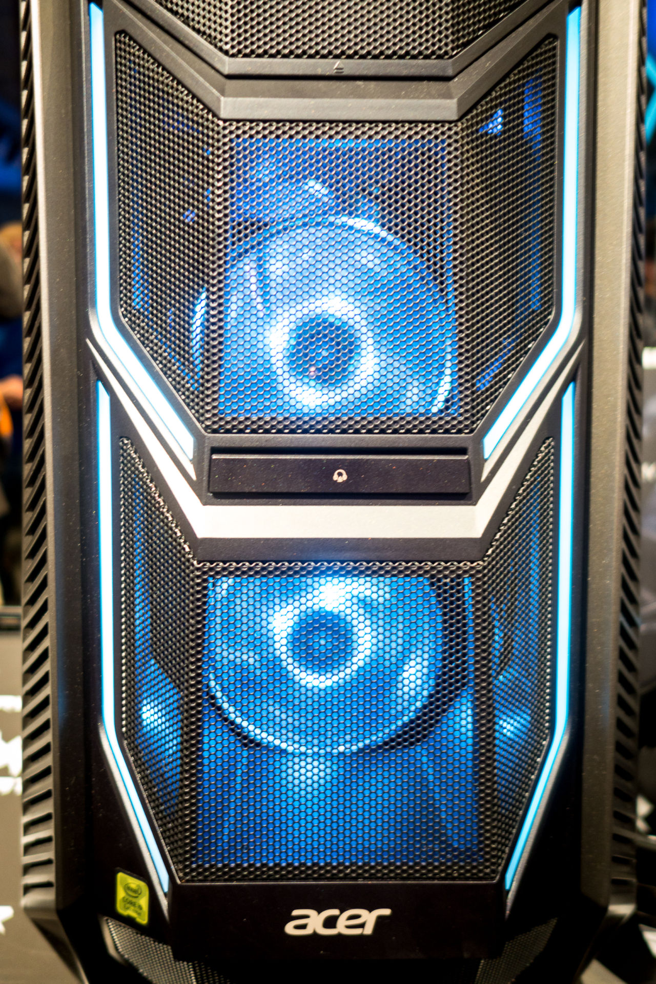 Acer Predator Orion 9000 is an 18-core, quad-GPU desktop for l33t ...