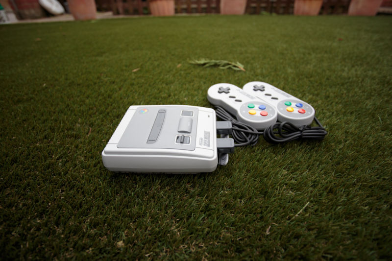 SNES Classic Mini: Quick preview by someone who has never barrel rolled ...